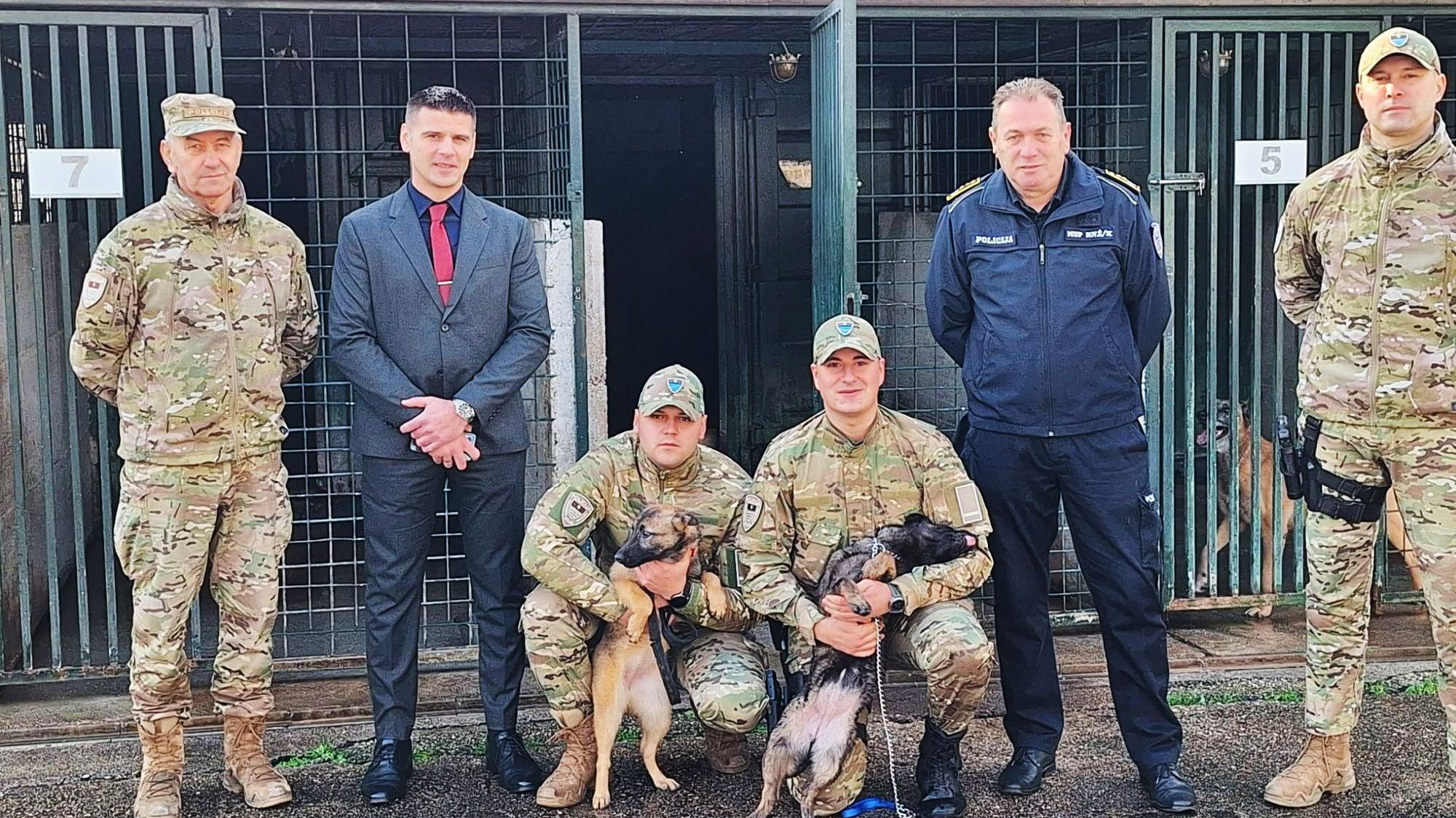 Specijalna jedinica MUP-a HNK dobila belgijske ovčare od MUP-a USK ...